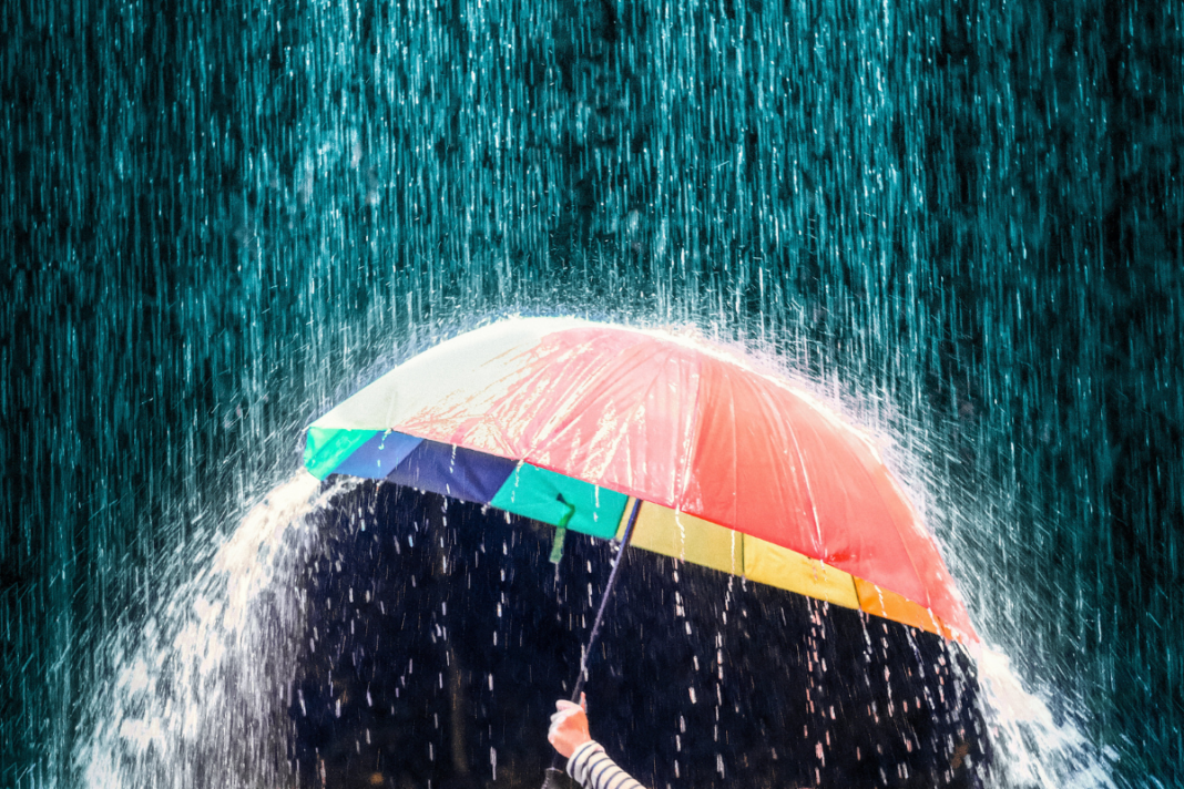 A água da chuva não é limpa e não é segura para você beber ...